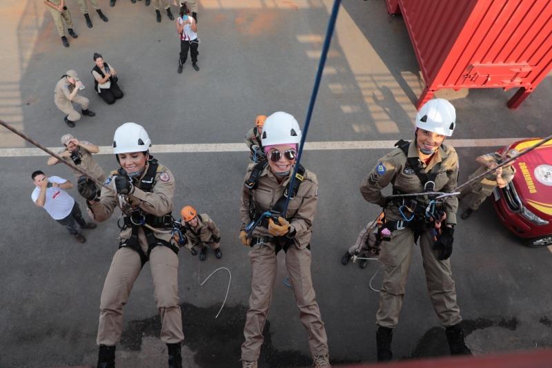 Virginia Mendes veste a farda e lança Outubro Rosa com Bombeiras ...